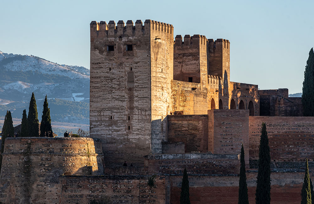 Who built the Alhambra: origin and legacy
